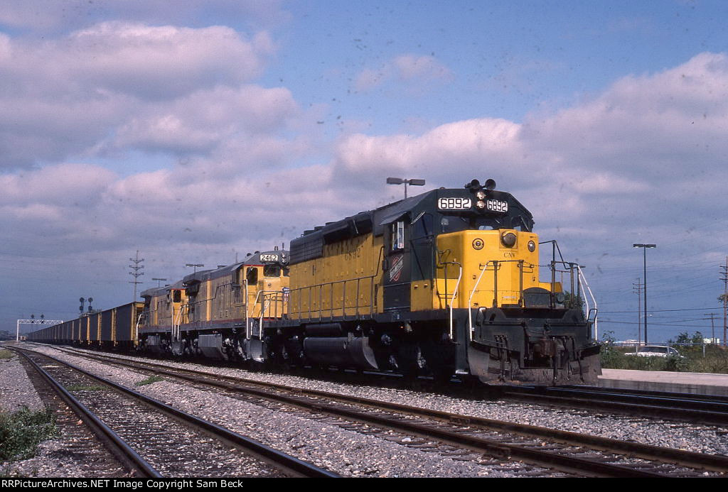 CNW 6892 and UP 2462